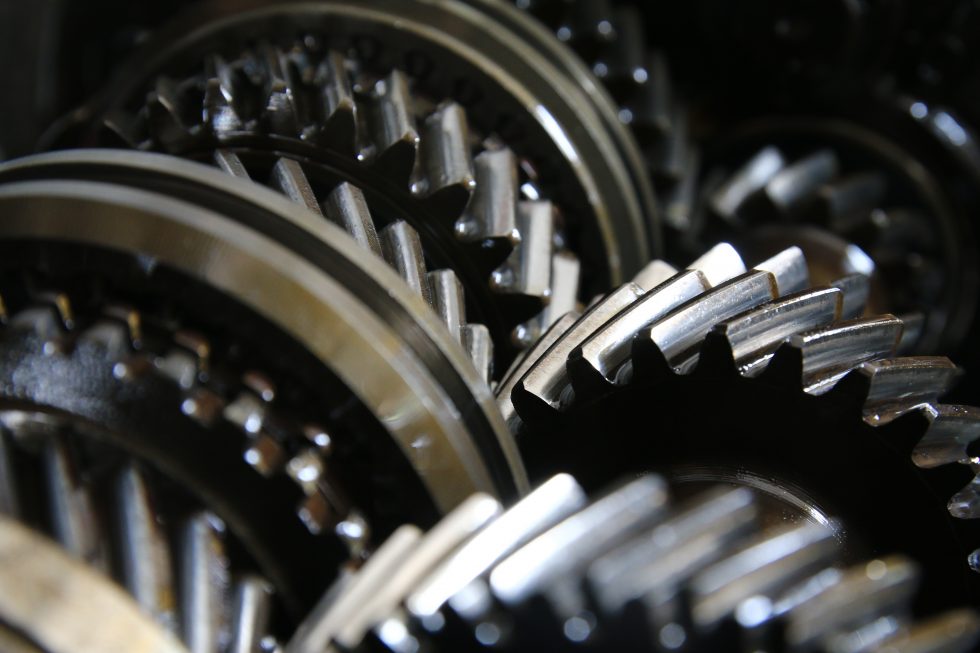 The Story of The Car Part 5: The Clutch and Gears - Driving-Pro